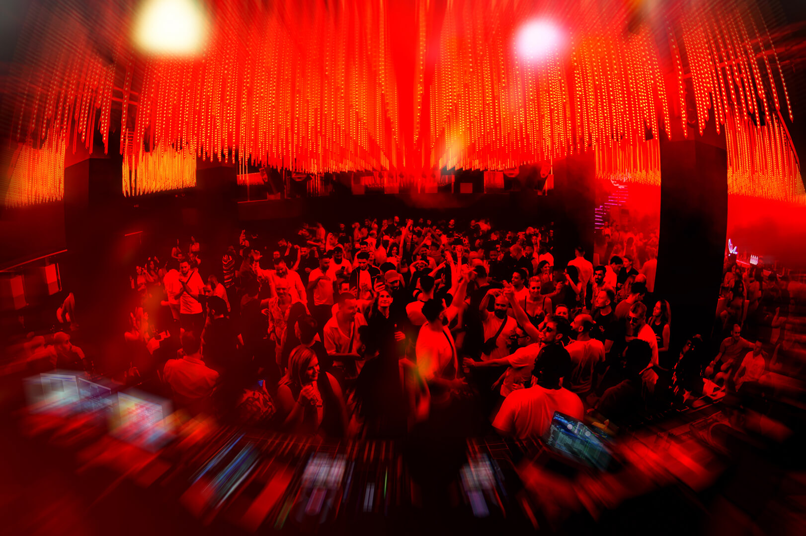 555 Hôtel Clubbing - Le cœur palpitant du luxe et du divertissement